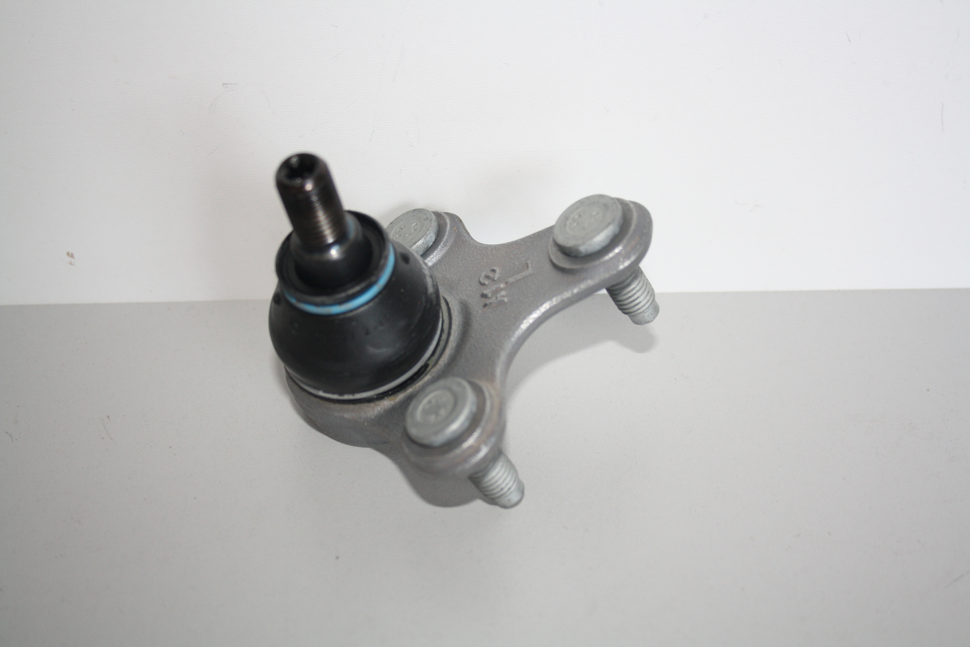 Čep spodního ramene - levý - Octavia III 5Q0407365A - originál